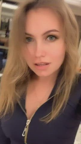 /r/downblouse (Reddit) — GIFSAUCE